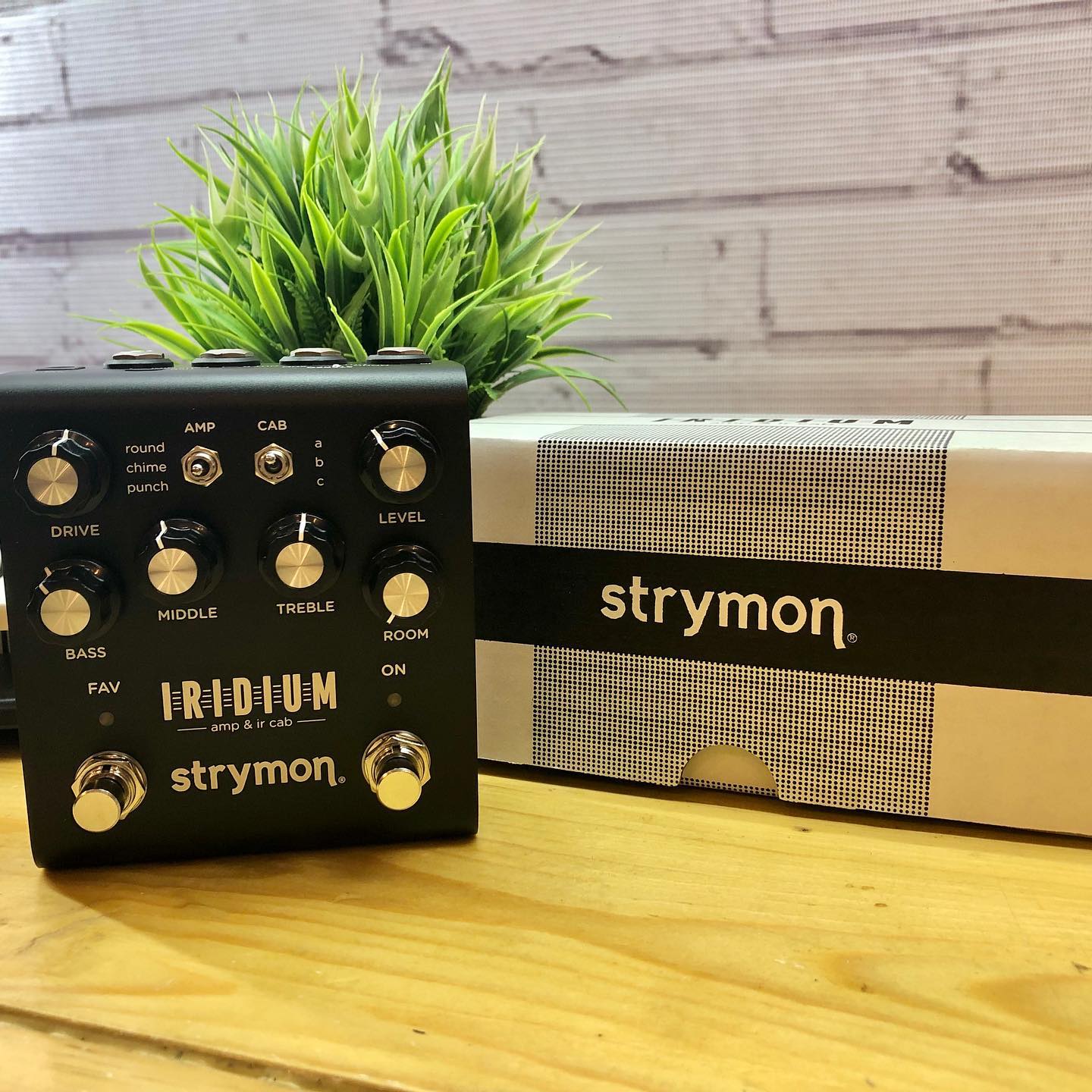 Just Arrived and it Rocks! Introducing the Strymon Iridium, thanks ...